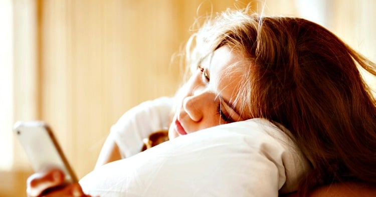 Here S Why Checking Your Phone Before Bed Is A Bad Idea