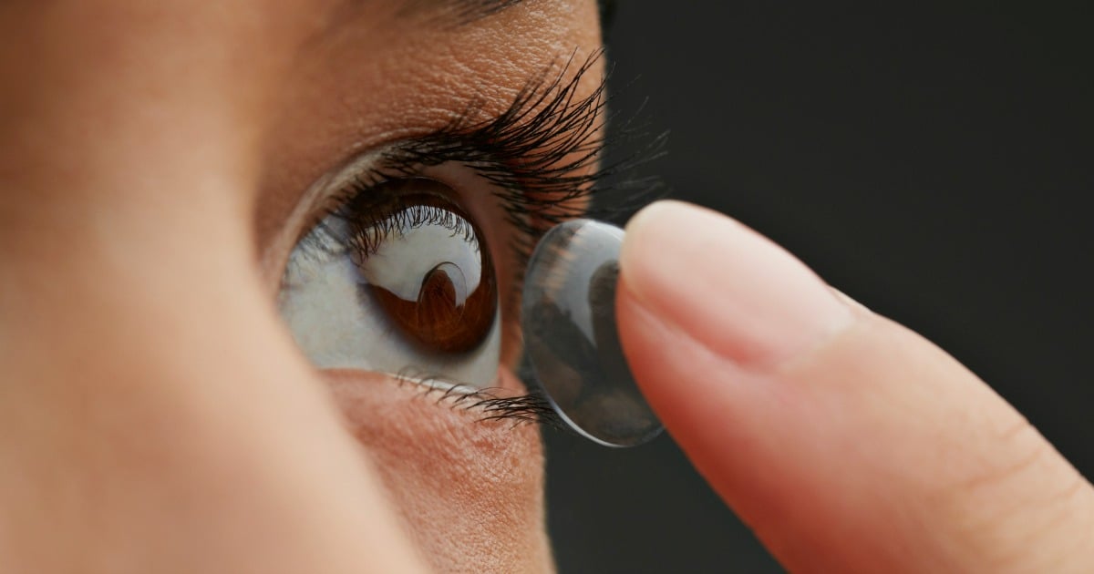 Lump of mislaid contact lenses found in eye of cataract patient.